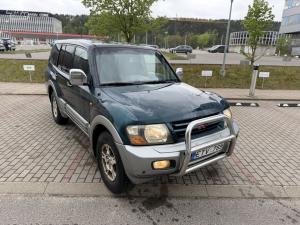 Green Mitsubishi Pajero 2001 in Vilnius, with an engine capacity of 3.20 L and mileage of 265 thousand km for 2400 €, photo 7 on AUTOMOTO.COM.LV