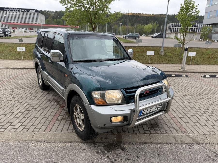 Green Mitsubishi Pajero 2001 in Vilnius, with an engine capacity of 3.20 L and mileage of 265 thousand km for 2400 €, photo 7 on AUTOMOTO.COM.LV