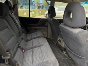 Green Mitsubishi Pajero 2001 in Vilnius, with an engine capacity of 3.20 L and mileage of 265 thousand km for 2400 €, photo 8 on AUTOMOTO.COM.LV