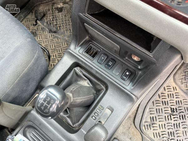 Green Mitsubishi Pajero 2001 in Vilnius, with an engine capacity of 3.20 L and mileage of 265 thousand km for 2400 €, photo 10 on AUTOMOTO.COM.LV