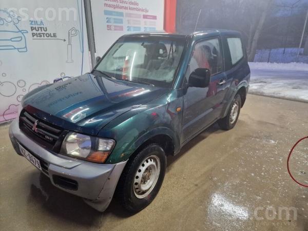 Zaļš Mitsubishi Pajero 2001 Talsi, ar dzinēja tilpumu 3.20 L un nobraukumu 306 tūkst. km par 1500 €, foto 1 vietnē AUTOMOTO.COM.LV