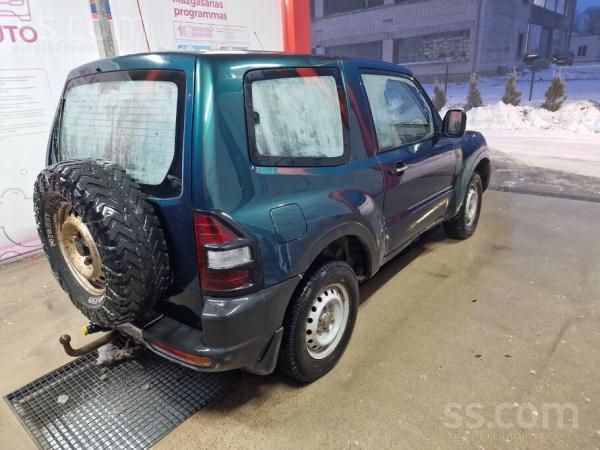 Zaļš Mitsubishi Pajero 2001 Talsi, ar dzinēja tilpumu 3.20 L un nobraukumu 306 tūkst. km par 1500 €, foto 3 vietnē AUTOMOTO.COM.LV