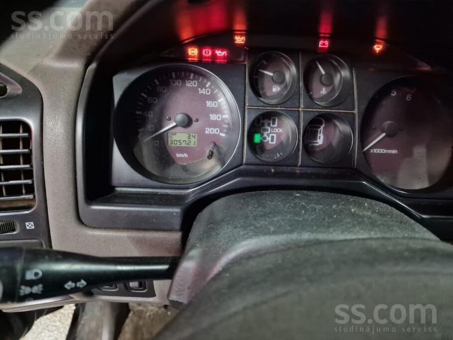 Zaļš Mitsubishi Pajero 2001 Talsi, ar dzinēja tilpumu 3.20 L un nobraukumu 306 tūkst. km par 1500 €, foto 8 vietnē AUTOMOTO.COM.LV