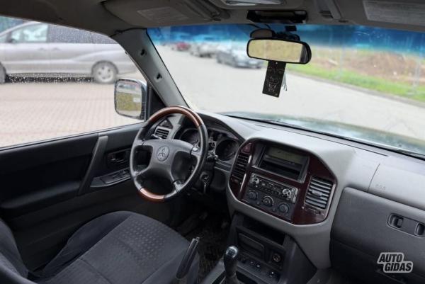 Zaļš Mitsubishi Pajero 2001 Viļņa, ar dzinēja tilpumu 3.20 L un nobraukumu 330 tūkst. km par 2400 €, foto 6 vietnē AUTOMOTO.COM.LV