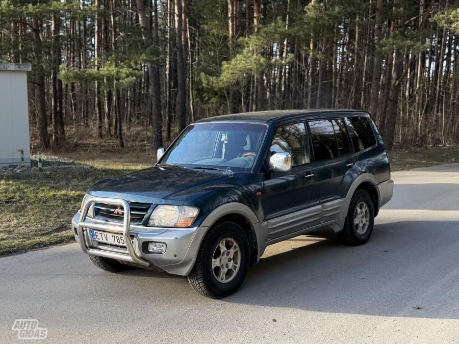 Green Mitsubishi Pajero 2002 in Vilnius, with an engine capacity of 3.20 L and mileage of 320 thousand km for 2850 €, photo 1 on AUTOMOTO.COM.LV