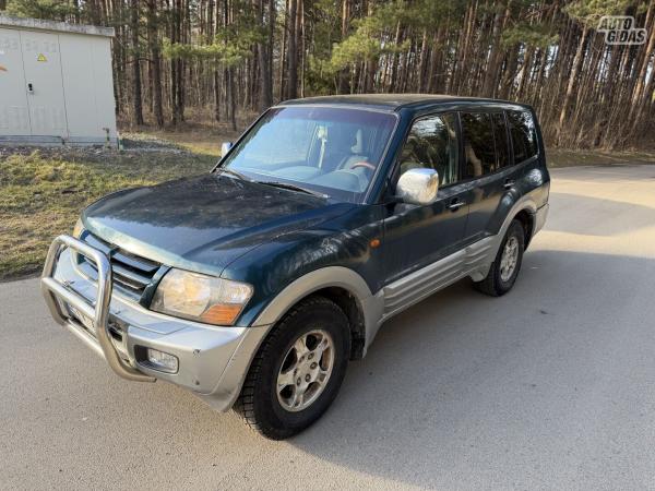 Green Mitsubishi Pajero 2002 in Vilnius, with an engine capacity of 3.20 L and mileage of 320 thousand km for 2850 €, photo 2 on AUTOMOTO.COM.LV