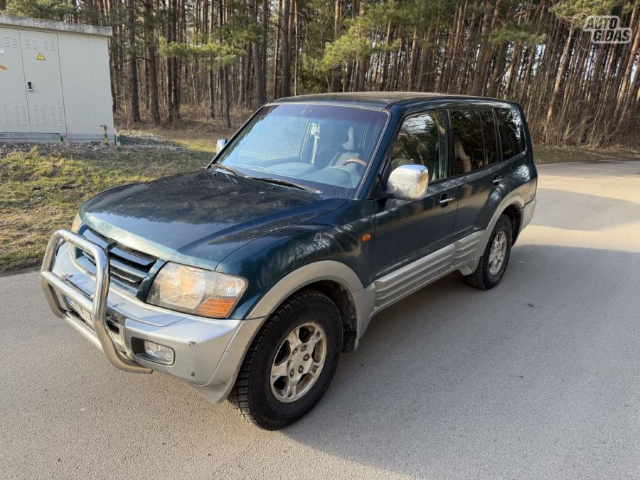 Green Mitsubishi Pajero 2002 in Vilnius, with an engine capacity of 3.20 L and mileage of 320 thousand km for 2850 €, photo 2 on AUTOMOTO.COM.LV