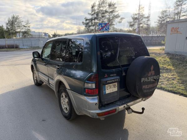 Green Mitsubishi Pajero 2002 in Vilnius, with an engine capacity of 3.20 L and mileage of 320 thousand km for 2850 €, photo 3 on AUTOMOTO.COM.LV