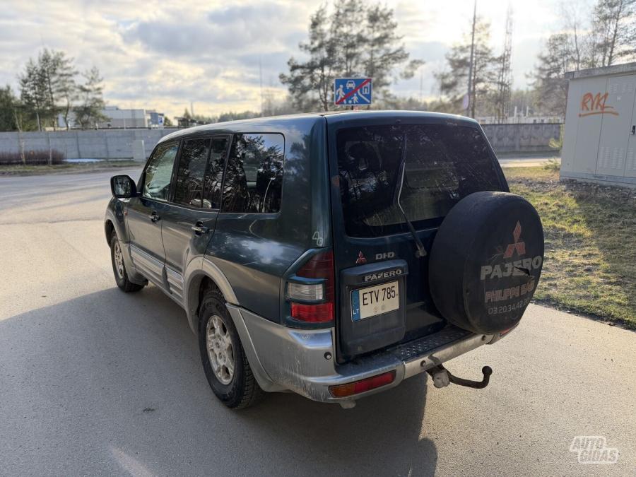 Green Mitsubishi Pajero 2002 in Vilnius, with an engine capacity of 3.20 L and mileage of 320 thousand km for 2850 €, photo 3 on AUTOMOTO.COM.LV