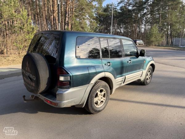 Green Mitsubishi Pajero 2002 in Vilnius, with an engine capacity of 3.20 L and mileage of 320 thousand km for 2850 €, photo 4 on AUTOMOTO.COM.LV
