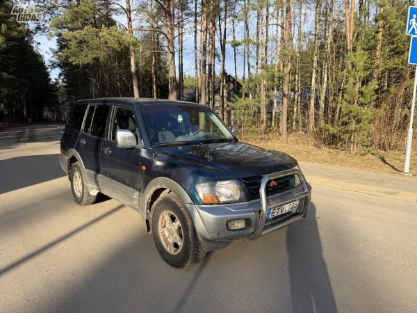 Green Mitsubishi Pajero 2002 in Vilnius, with an engine capacity of 3.20 L and mileage of 320 thousand km for 2850 €, photo 5 on AUTOMOTO.COM.LV