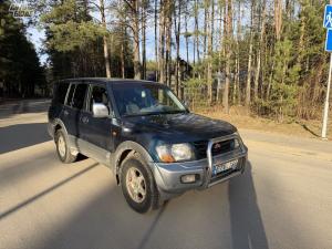 Green Mitsubishi Pajero 2002 in Vilnius, with an engine capacity of 3.20 L and mileage of 320 thousand km for 2850 €, photo 5 on AUTOMOTO.COM.LV