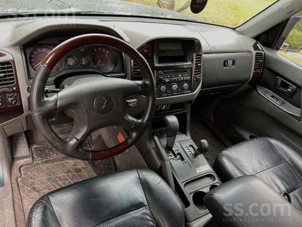 Zaļš Mitsubishi Pajero 2002 Rīga, ar dzinēja tilpumu 3.20 L un nobraukumu 352 tūkst. km par 4300 €, foto 6 vietnē AUTOMOTO.COM.LV