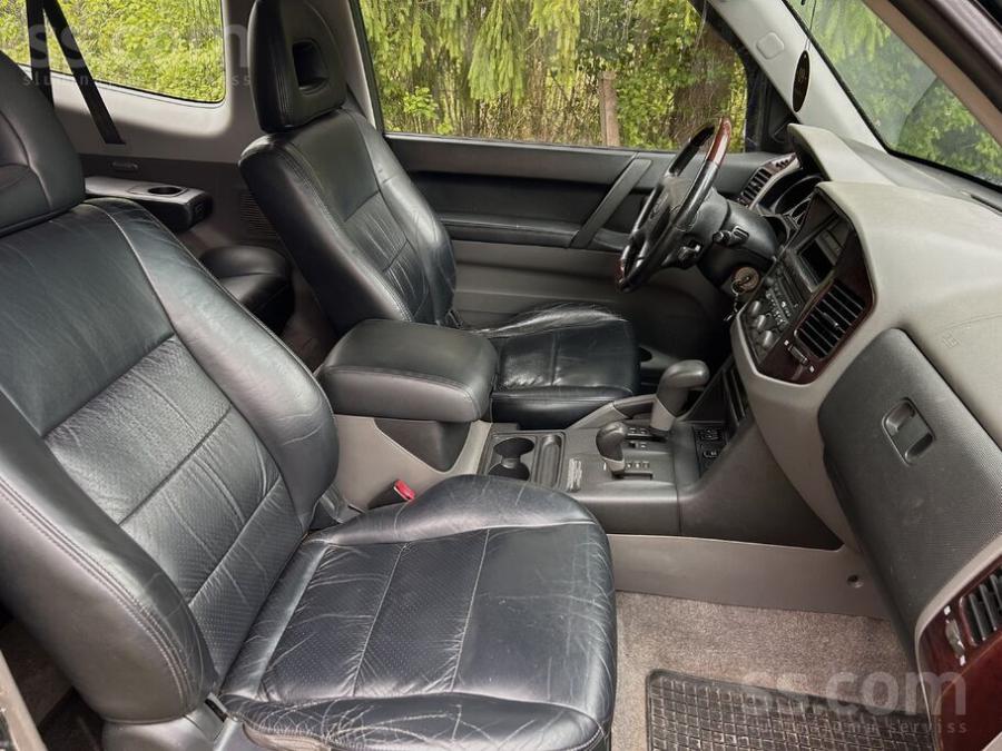 Zaļš Mitsubishi Pajero 2002 Rīga, ar dzinēja tilpumu 3.20 L un nobraukumu 352 tūkst. km par 4300 €, foto 8 vietnē AUTOMOTO.COM.LV