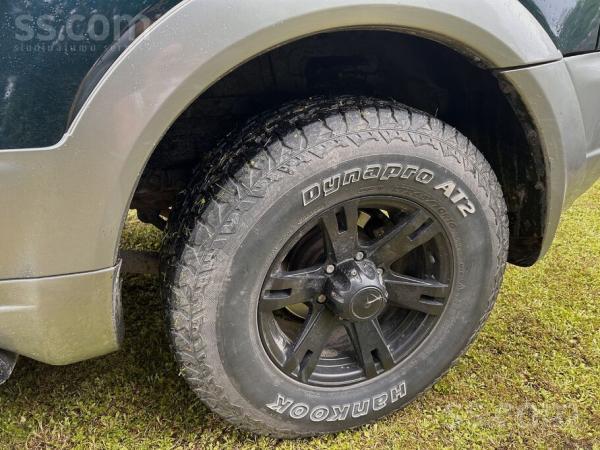 Zaļš Mitsubishi Pajero 2002 Rīga, ar dzinēja tilpumu 3.20 L un nobraukumu 352 tūkst. km par 4300 €, foto 9 vietnē AUTOMOTO.COM.LV