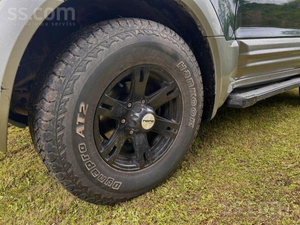 Zaļš Mitsubishi Pajero 2002 Rīga, ar dzinēja tilpumu 3.20 L un nobraukumu 352 tūkst. km par 4300 €, foto 10 vietnē AUTOMOTO.COM.LV