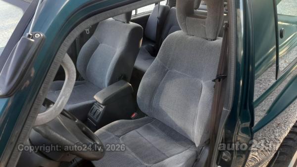 Zaļš Mitsubishi Pajero 2002 Tartu, ar dzinēja tilpumu 2.50 L un nobraukumu 121 tūkst. km par 8900 €, foto 6 vietnē AUTOMOTO.COM.LV