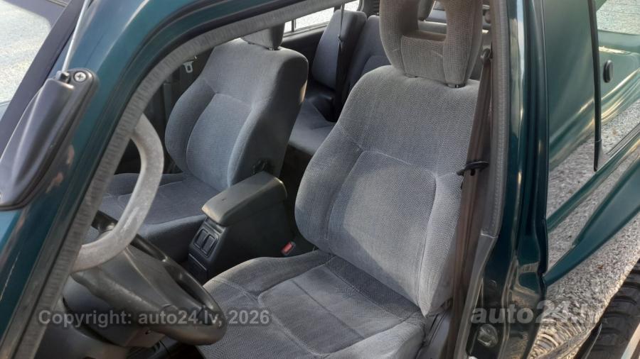 Zaļš Mitsubishi Pajero 2002 Tartu, ar dzinēja tilpumu 2.50 L un nobraukumu 121 tūkst. km par 8900 €, foto 6 vietnē AUTOMOTO.COM.LV