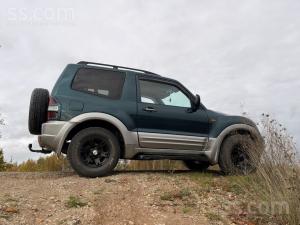 Zaļš Mitsubishi Pajero 2002 Ludza, ar dzinēja tilpumu 3.20 L un nobraukumu 352 tūkst. km par 3700 €, foto 3 vietnē AUTOMOTO.COM.LV