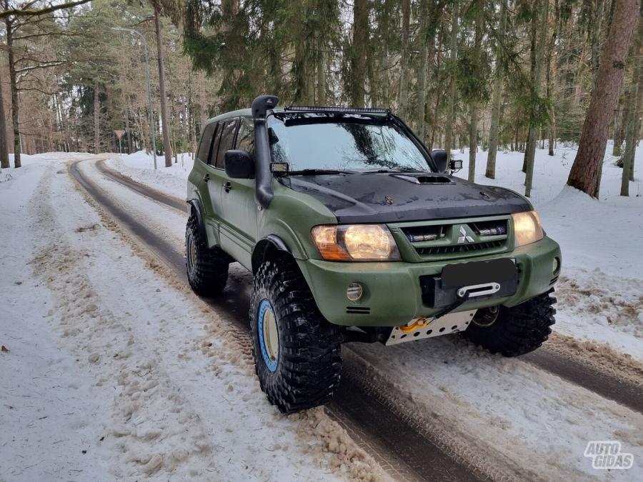 Zaļš Mitsubishi Pajero 2003 Viļņa, ar dzinēja tilpumu 3.00 L un nobraukumu 146 tūkst. km par 8500 €, foto 2 vietnē AUTOMOTO.COM.LV