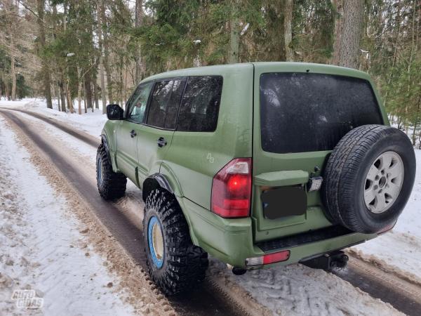 Green Mitsubishi Pajero 2003 in Vilnius, with an engine capacity of 3.00 L and mileage of 146 thousand km for 8500 €, photo 3 on AUTOMOTO.COM.LV