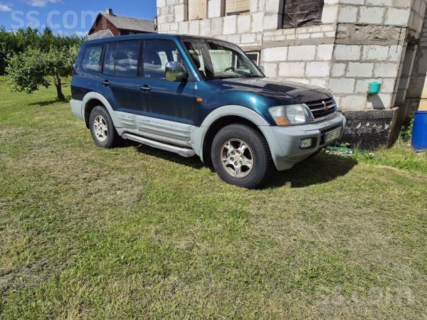 Zaļš Mitsubishi Pajero 2003 Tukums, ar dzinēja tilpumu 3.20 L un nobraukumu 256 tūkst. km par 1500 €, foto 1 vietnē AUTOMOTO.COM.LV