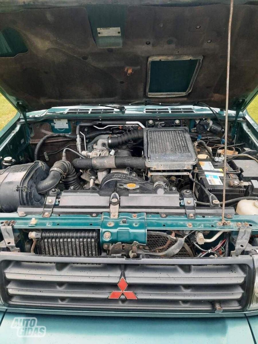 Zaļš Mitsubishi Pajero 2003 Viļņa, ar dzinēja tilpumu 2.50 L un nobraukumu 254 tūkst. km par 4300 €, foto 11 vietnē AUTOMOTO.COM.LV