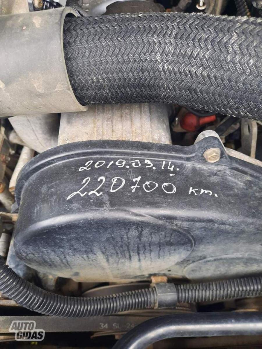 Zaļš Mitsubishi Pajero 2003 Viļņa, ar dzinēja tilpumu 2.50 L un nobraukumu 254 tūkst. km par 4300 €, foto 12 vietnē AUTOMOTO.COM.LV