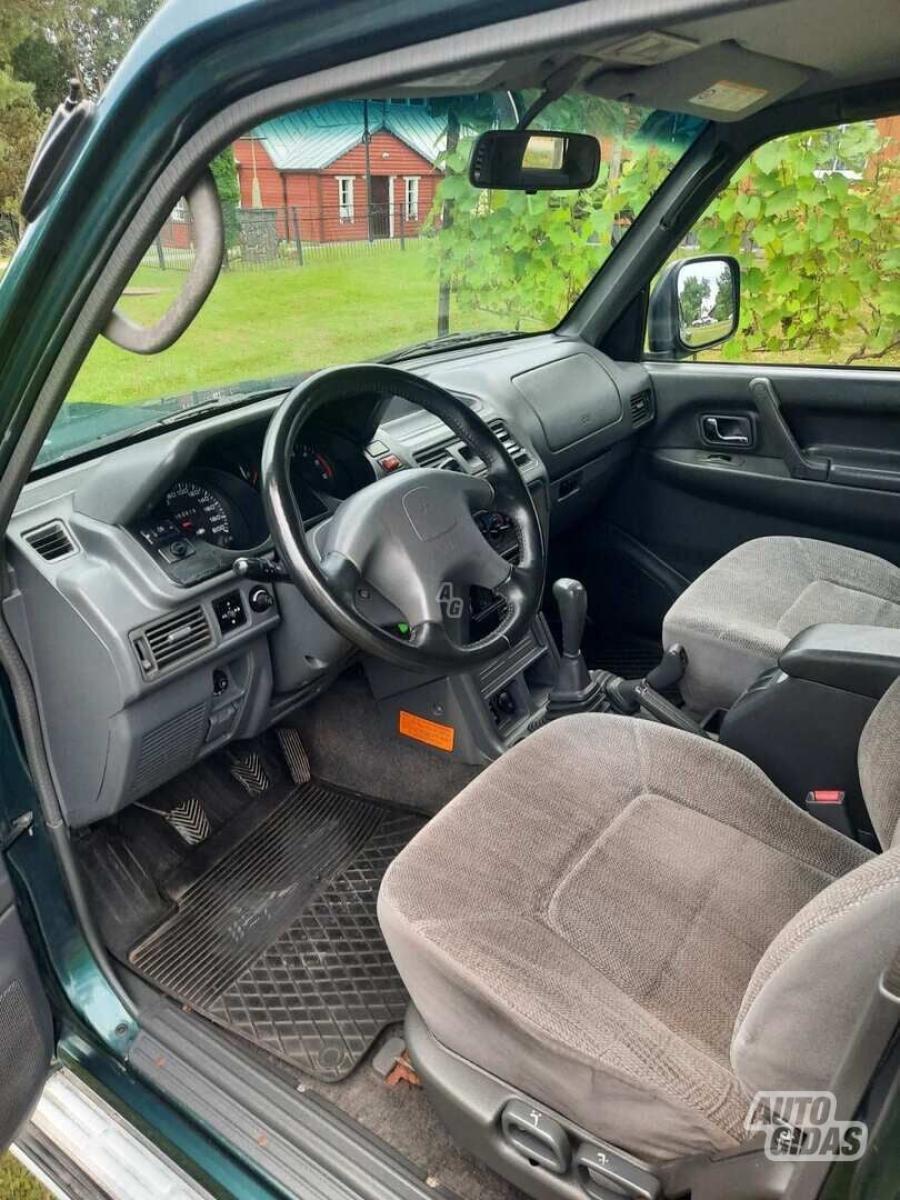 Zaļš Mitsubishi Pajero 2003 Viļņa, ar dzinēja tilpumu 2.50 L un nobraukumu 254 tūkst. km par 4300 €, foto 15 vietnē AUTOMOTO.COM.LV