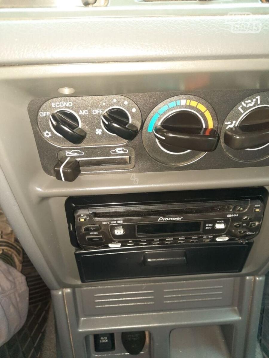 Zaļš Mitsubishi Pajero 2003 Viļņa, ar dzinēja tilpumu 2.50 L un nobraukumu 254 tūkst. km par 4300 €, foto 19 vietnē AUTOMOTO.COM.LV