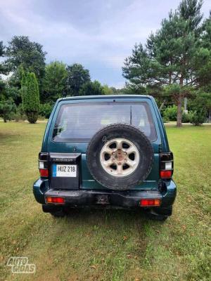 Green Mitsubishi Pajero 2003 in Vilnius, with an engine capacity of 2.50 L and mileage of 254 thousand km for 4300 €, photo 7 on AUTOMOTO.COM.LV