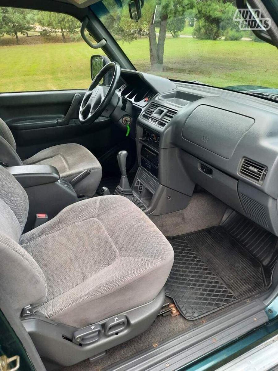 Green Mitsubishi Pajero 2003 in Vilnius, with an engine capacity of 2.50 L and mileage of 254 thousand km for 4300 €, photo 16 on AUTOMOTO.COM.LV