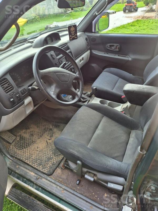 Mitsubishi Pajero 2003 Daugavpils vietnÄ ZaļŔ Mitsubishi Pajero 2003 Daugavpils, ar dzinÄja tilpumu 2.50 L un nobraukumu 218 tÅ«kst. km par 3800 ā¬, foto 6 vietnÄ AUTOMOTO.COM.LV