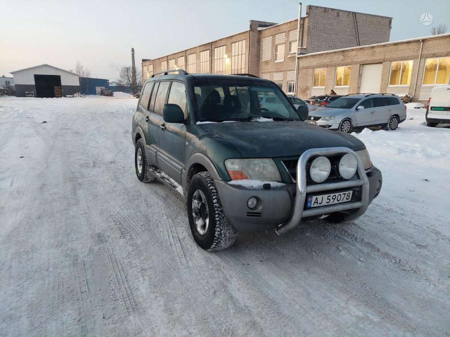 Green Mitsubishi Pajero 2005 in Ariogala, with an engine capacity of 3.20 L and mileage of 80 thousand km for 3600 €, photo 2 on AUTOMOTO.COM.LV