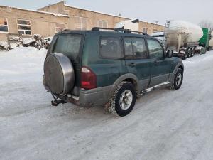 Green Mitsubishi Pajero 2005 in Ariogala, with an engine capacity of 3.20 L and mileage of 80 thousand km for 3600 €, photo 3 on AUTOMOTO.COM.LV
