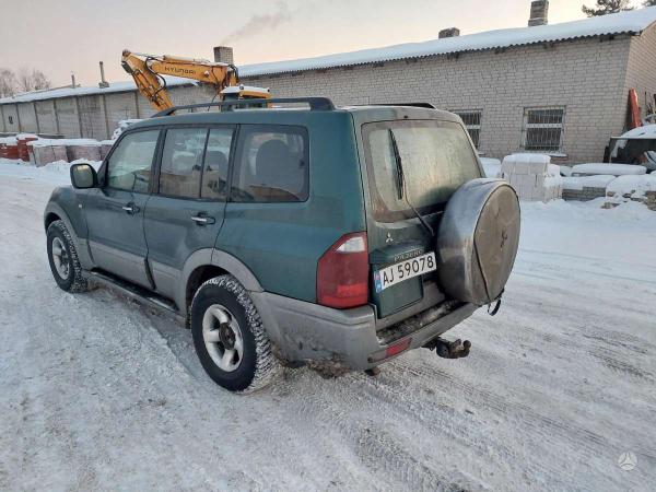 Zaļš Mitsubishi Pajero 2005 Ariogala, ar dzinēja tilpumu 3.20 L un nobraukumu 80 tūkst. km par 3600 €, foto 4 vietnē AUTOMOTO.COM.LV