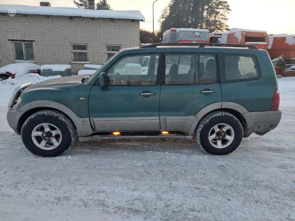 Zaļš Mitsubishi Pajero 2005 Ariogala, ar dzinēja tilpumu 3.20 L un nobraukumu 80 tūkst. km par 3600 €, foto 5 vietnē AUTOMOTO.COM.LV