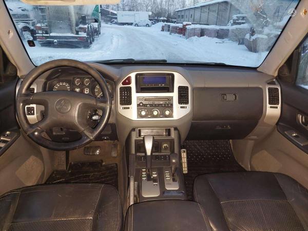 Zaļš Mitsubishi Pajero 2005 Ariogala, ar dzinēja tilpumu 3.20 L un nobraukumu 80 tūkst. km par 3600 €, foto 7 vietnē AUTOMOTO.COM.LV