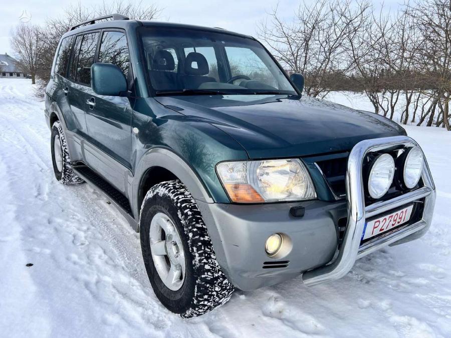 Green Mitsubishi Pajero 2005 in Marijampole, with an engine capacity of 3.20 L and mileage of 230 thousand km for 3800 €, photo 1 on AUTOMOTO.COM.LV