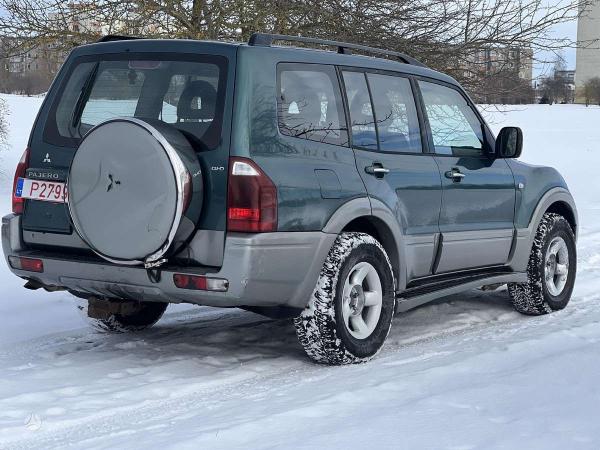 Green Mitsubishi Pajero 2005 in Marijampole, with an engine capacity of 3.20 L and mileage of 230 thousand km for 3800 €, photo 4 on AUTOMOTO.COM.LV