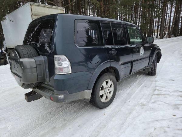 Zaļš Mitsubishi Pajero 2007 Kauņa, ar dzinēja tilpumu 3.20 L un nobraukumu 190 tūkst. km par 4950 €, foto 1 vietnē AUTOMOTO.COM.LV