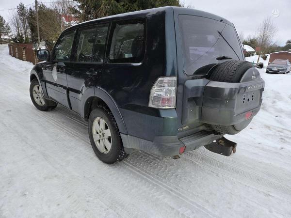 Zaļš Mitsubishi Pajero 2007 Kauņa, ar dzinēja tilpumu 3.20 L un nobraukumu 190 tūkst. km par 4950 €, foto 4 vietnē AUTOMOTO.COM.LV