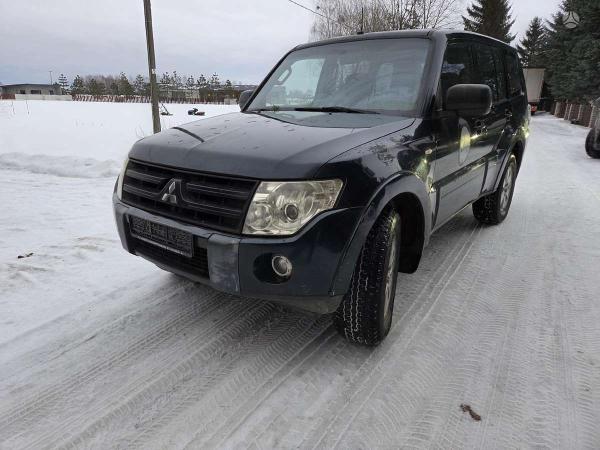 Zaļš Mitsubishi Pajero 2007 Kauņa, ar dzinēja tilpumu 3.20 L un nobraukumu 190 tūkst. km par 4950 €, foto 8 vietnē AUTOMOTO.COM.LV