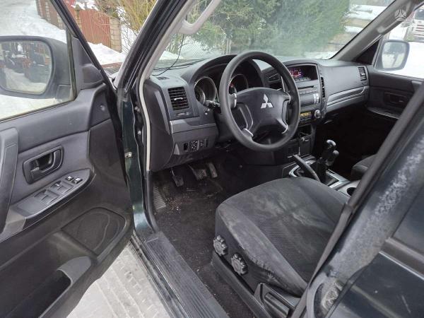 Zaļš Mitsubishi Pajero 2007 Kauņa, ar dzinēja tilpumu 3.20 L un nobraukumu 190 tūkst. km par 4950 €, foto 9 vietnē AUTOMOTO.COM.LV