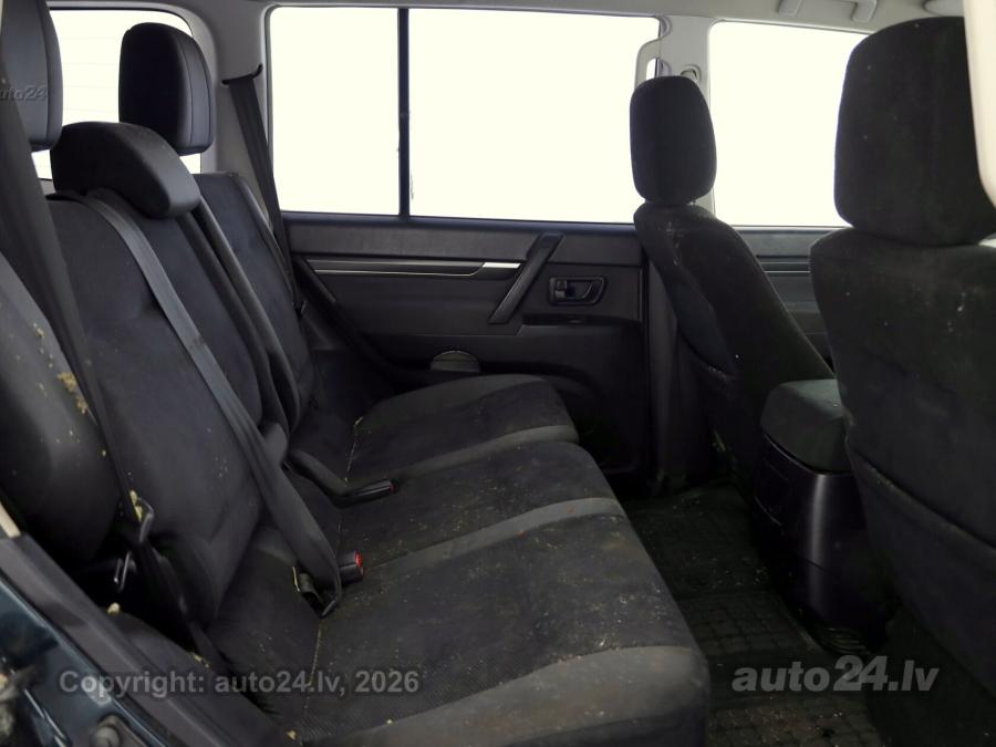 Зеленый Мицубиси Паджеро 2007 в Таллин, объемом двигателя 3.20 л и пробегом 279 тыс. км за 1999 €, фото 8 на AUTOMOTO.COM.LV