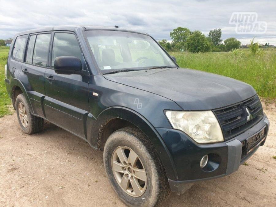 Зеленый Мицубиси Паджеро 2007 в Вильнюс, объемом двигателя 3.20 л и пробегом 201 тыс. км за 500 €, фото 3 на AUTOMOTO.COM.LV