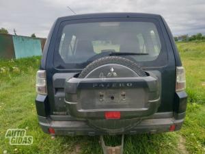 Зеленый Мицубиси Паджеро 2007 в Вильнюс, объемом двигателя 3.20 л и пробегом 201 тыс. км за 500 €, фото 7 на AUTOMOTO.COM.LV