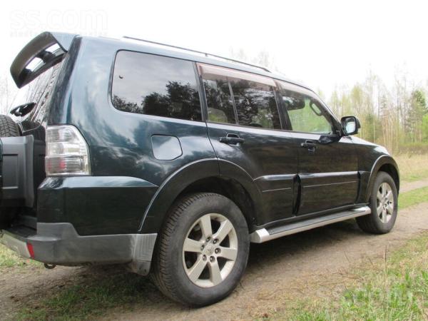 Zaļš Mitsubishi Pajero 2007 Rīga, ar dzinēja tilpumu 3.20 L un nobraukumu 317 tūkst. km par 7150 €, foto 3 vietnē AUTOMOTO.COM.LV