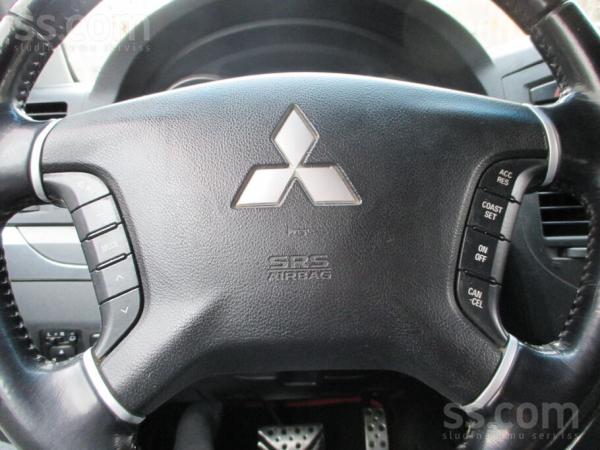 Green Mitsubishi Pajero 2007 in Riga, with an engine capacity of 3.20 L and mileage of 317 thousand km for 7150 €, photo 9 on AUTOMOTO.COM.LV
