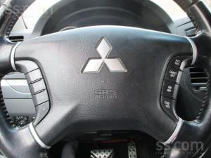 Zaļš Mitsubishi Pajero 2007 Rīga, ar dzinēja tilpumu 3.20 L un nobraukumu 317 tūkst. km par 7150 €, foto 10 vietnē AUTOMOTO.COM.LV
